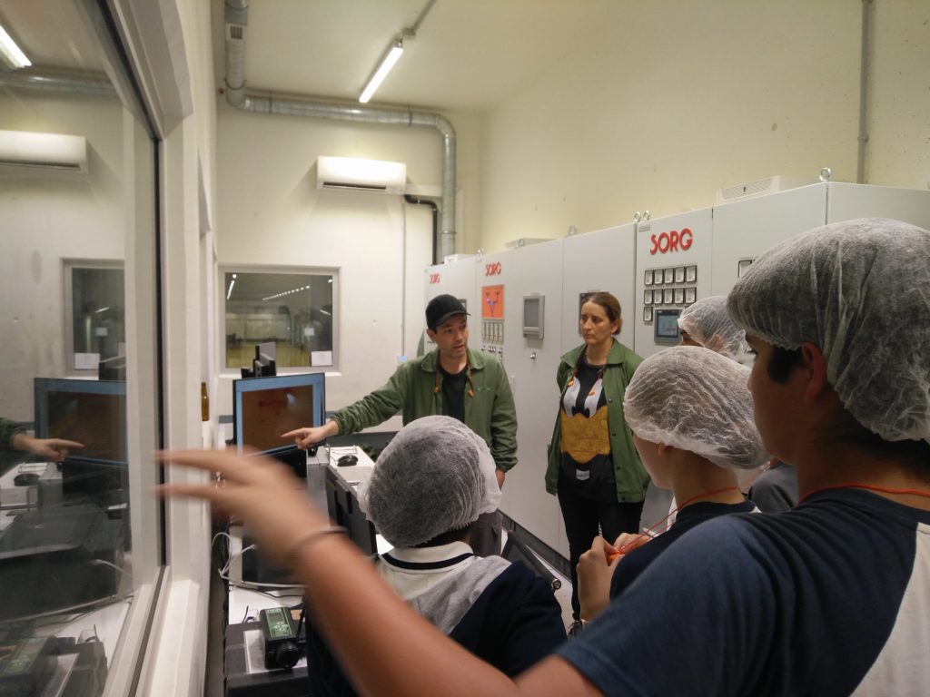 Alunos do 9º Ano visitam fábrica de referência em Angola - Colégio S ...